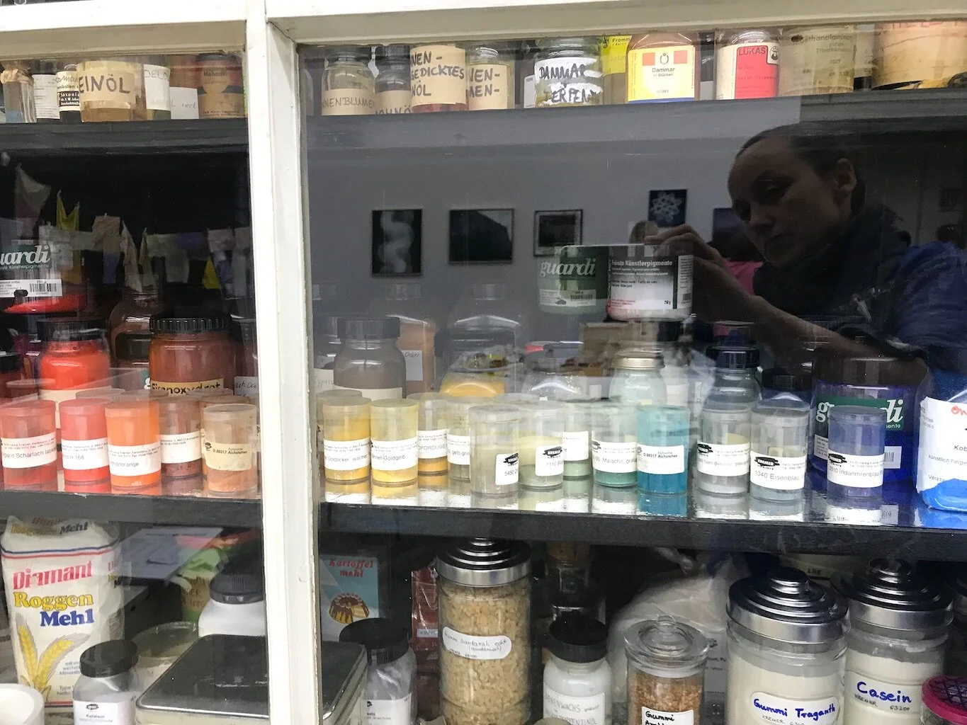 Kochende Farben, Schichten & ein Gefühl von Federn — Ephra