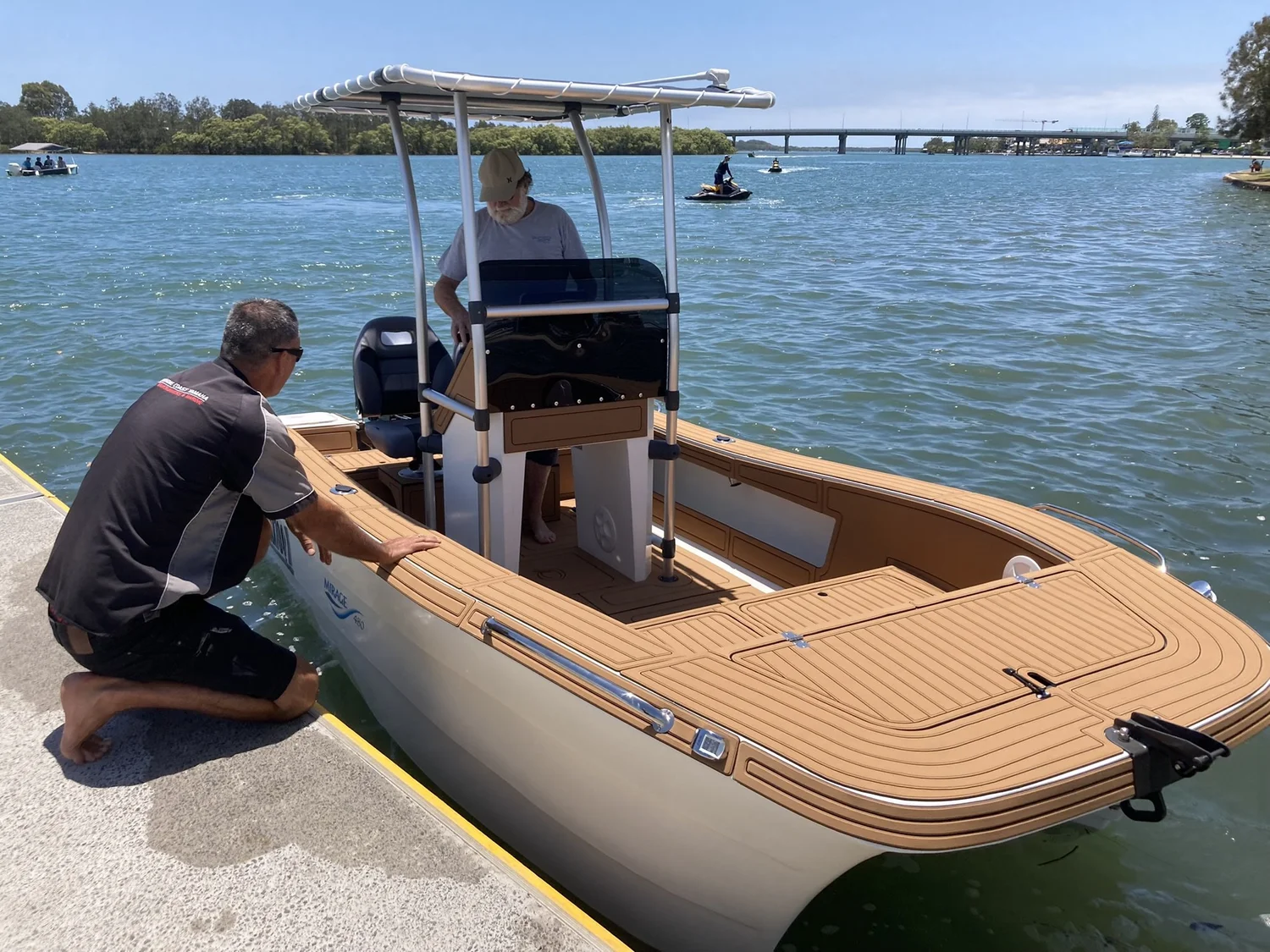 Quantum Cat Mirage 480 CENTRE CONSOLE — Quantum Catamarans