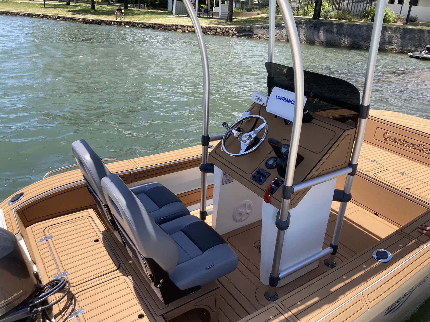 Quantum Cat Mirage 480 CENTRE CONSOLE — Quantum Catamarans