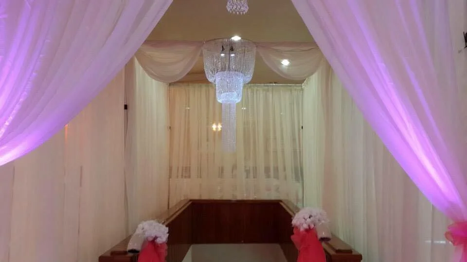 Gaston Courts — Little Bride Book Ltd.