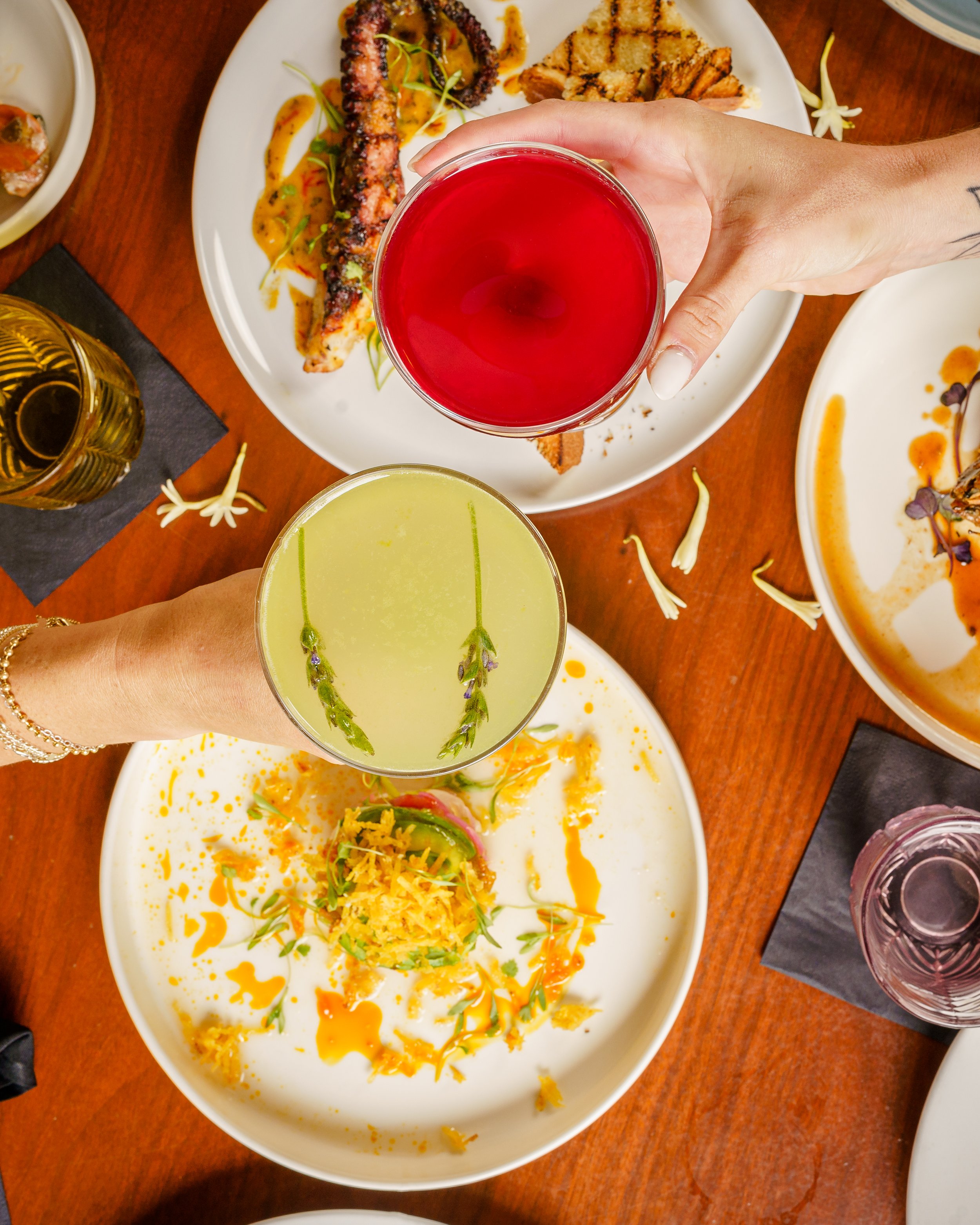 Azucena fonda contemporánea puertorriqueña — AZUCENA