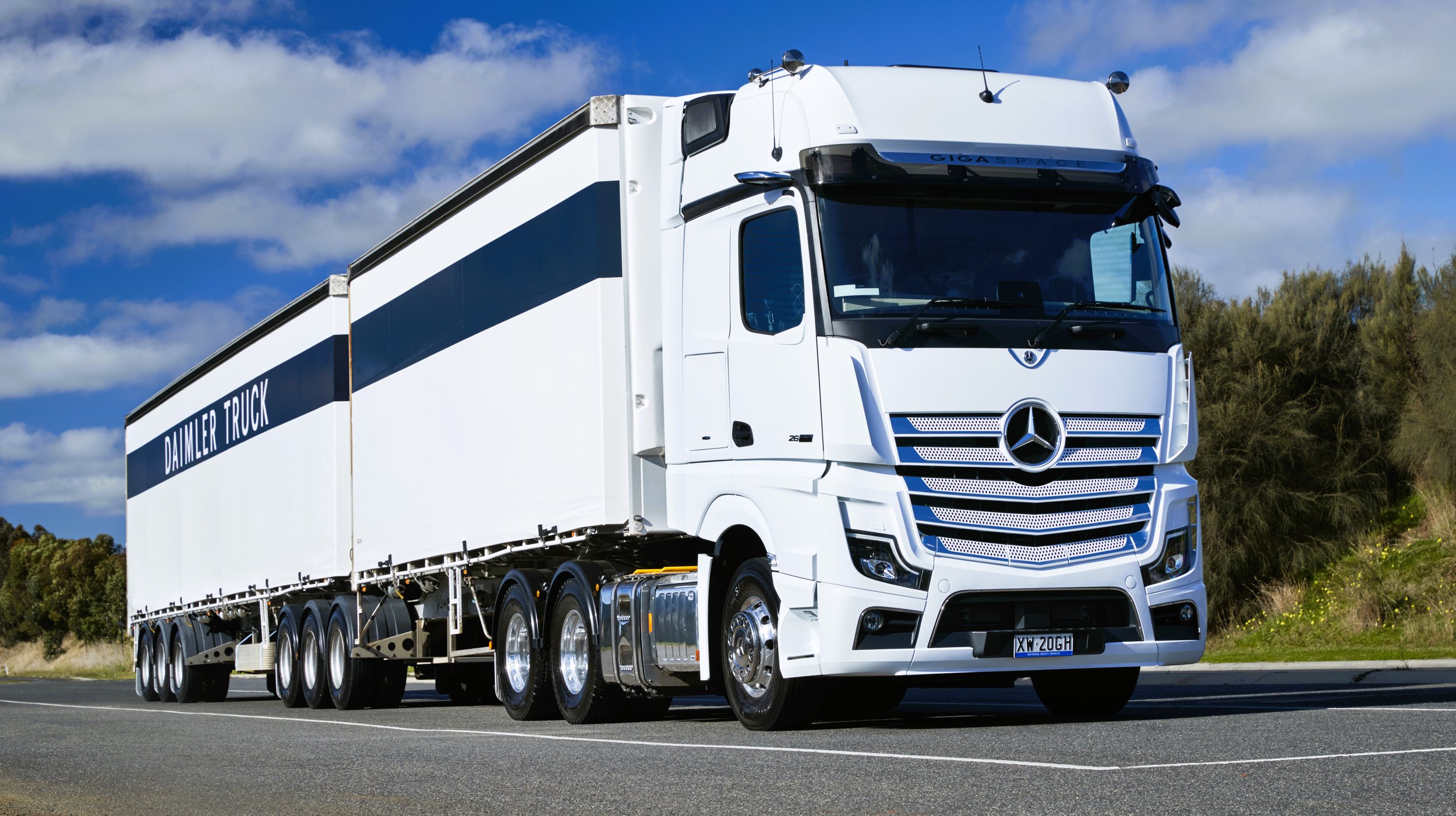 Actros Gigaspace - Room for the Top Hat — Truckin with Kermie