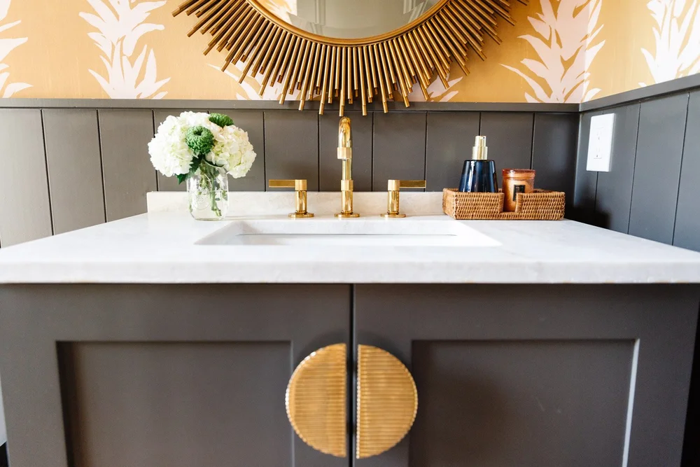 A Powder Bath Made to Stand Out — Furnish