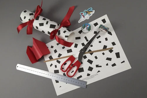 Jinny Ngui Design Blog: DIY Monochrome Christmas Crackers — JINNY NGUI ...