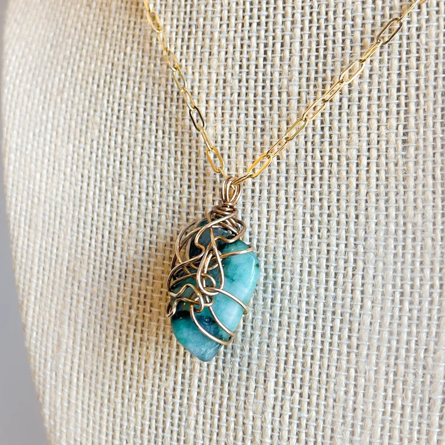 Dainty Raw Emerald Necklace | May Birthstone — Ivy+Light