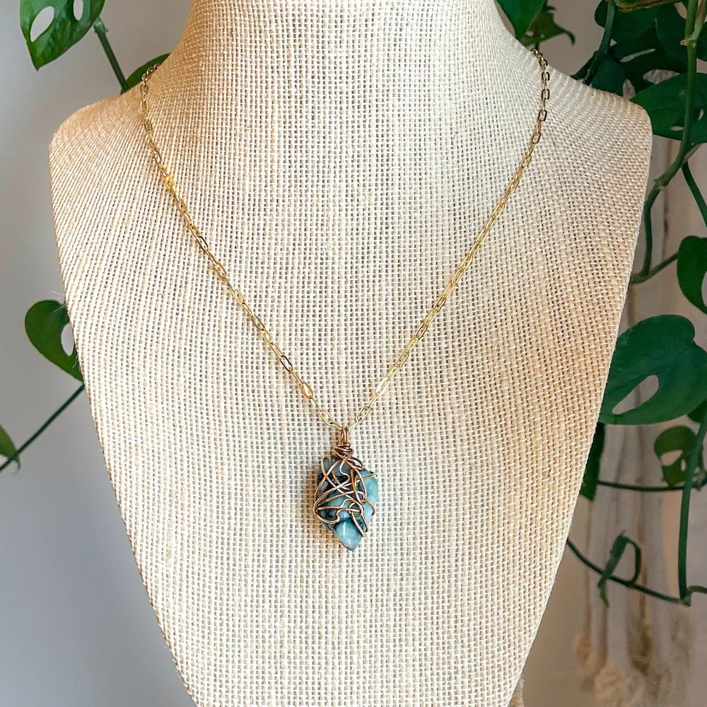 Dainty Raw Emerald Necklace | May Birthstone — Ivy+Light
