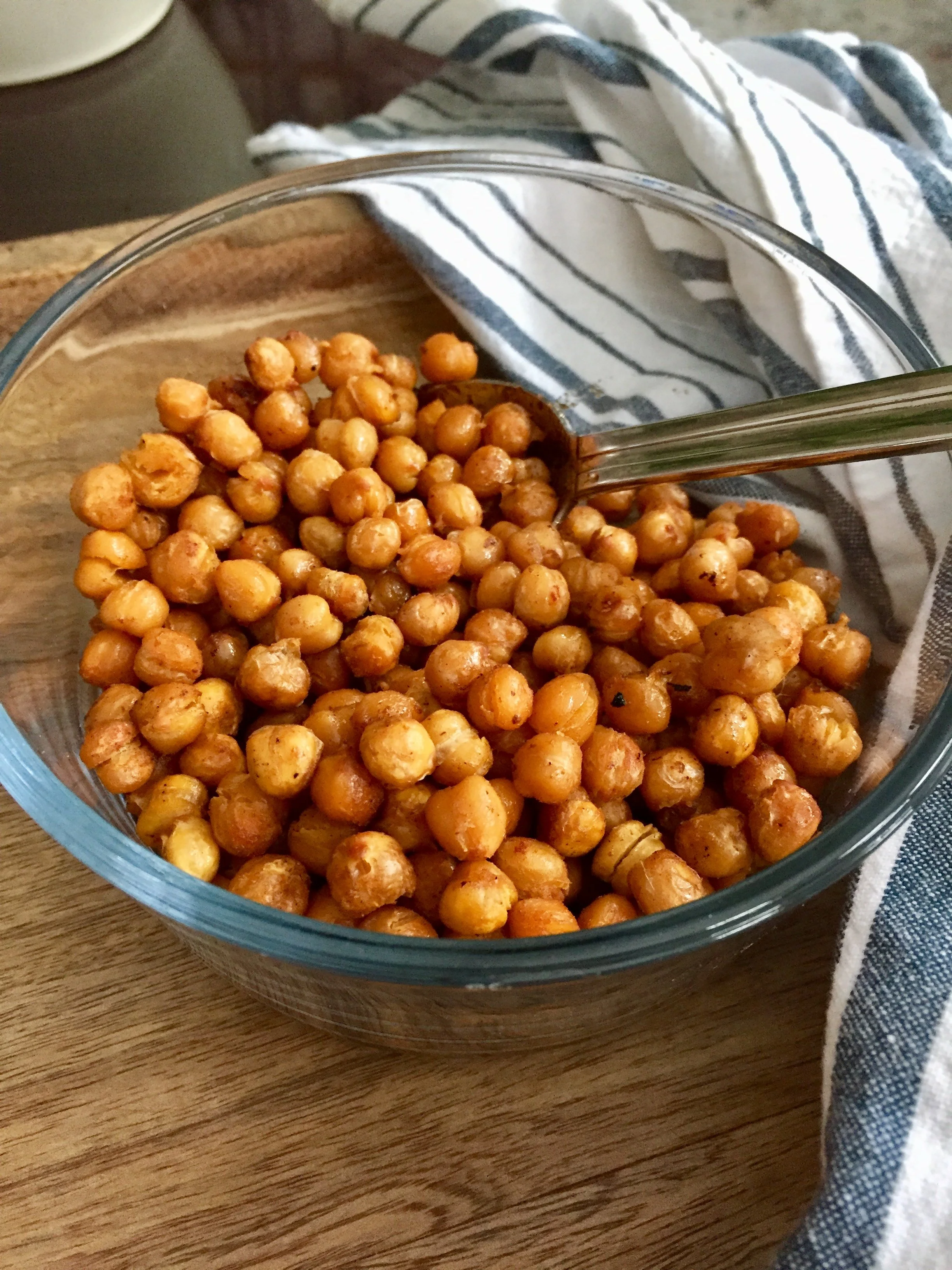 Crispy Roasted Chickpeas. - Harvest & Nourish