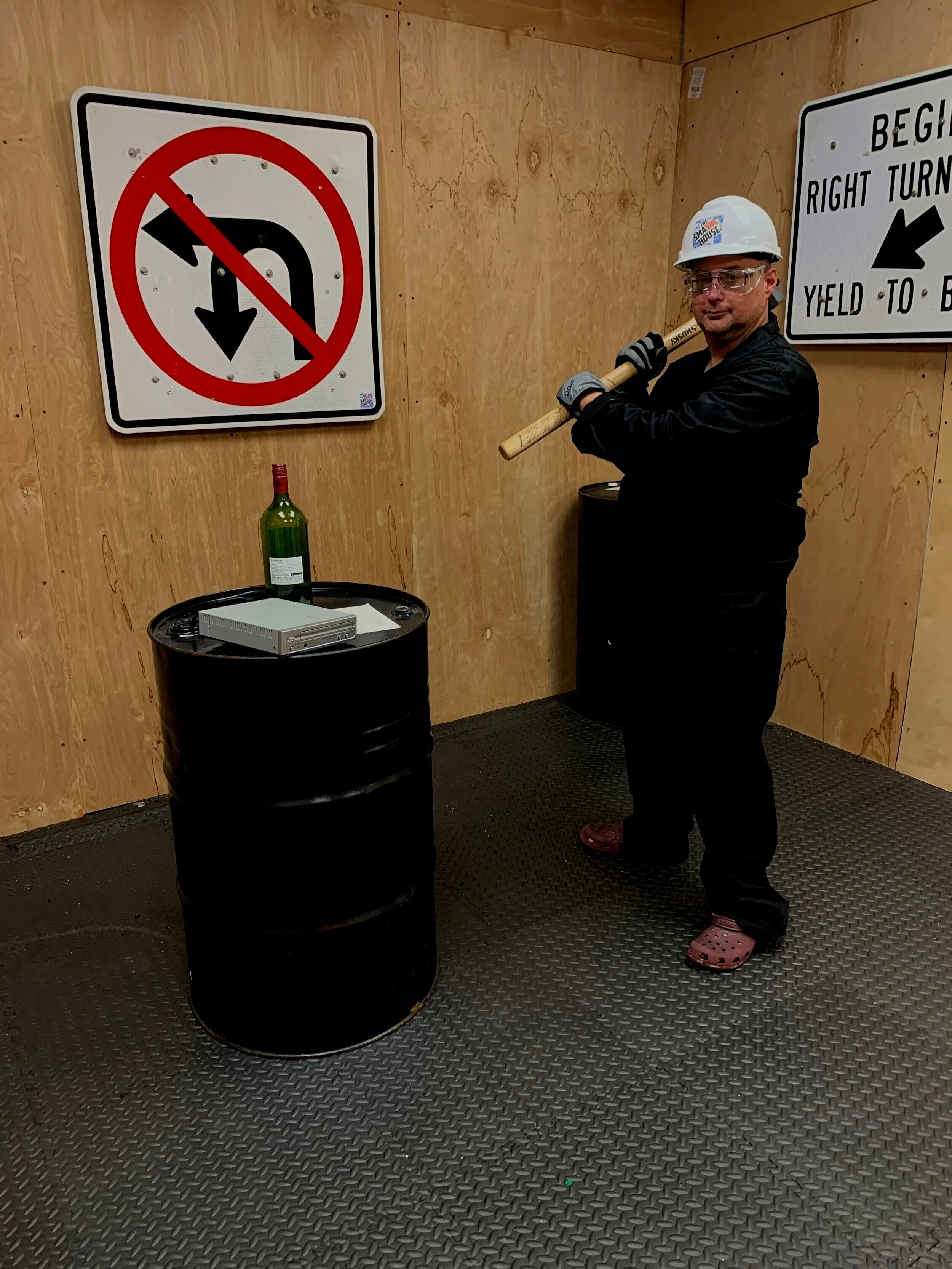 The Smashit House Davie | Rage Room | Axe Throwing | Gaming Lounge ...