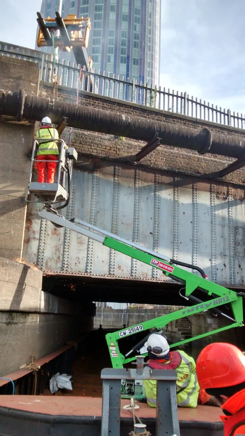 WHH Barges - Floating plant & barge hire, marine civils & support