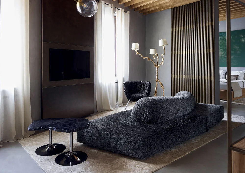 BRAND - Edra — Kiosk Design