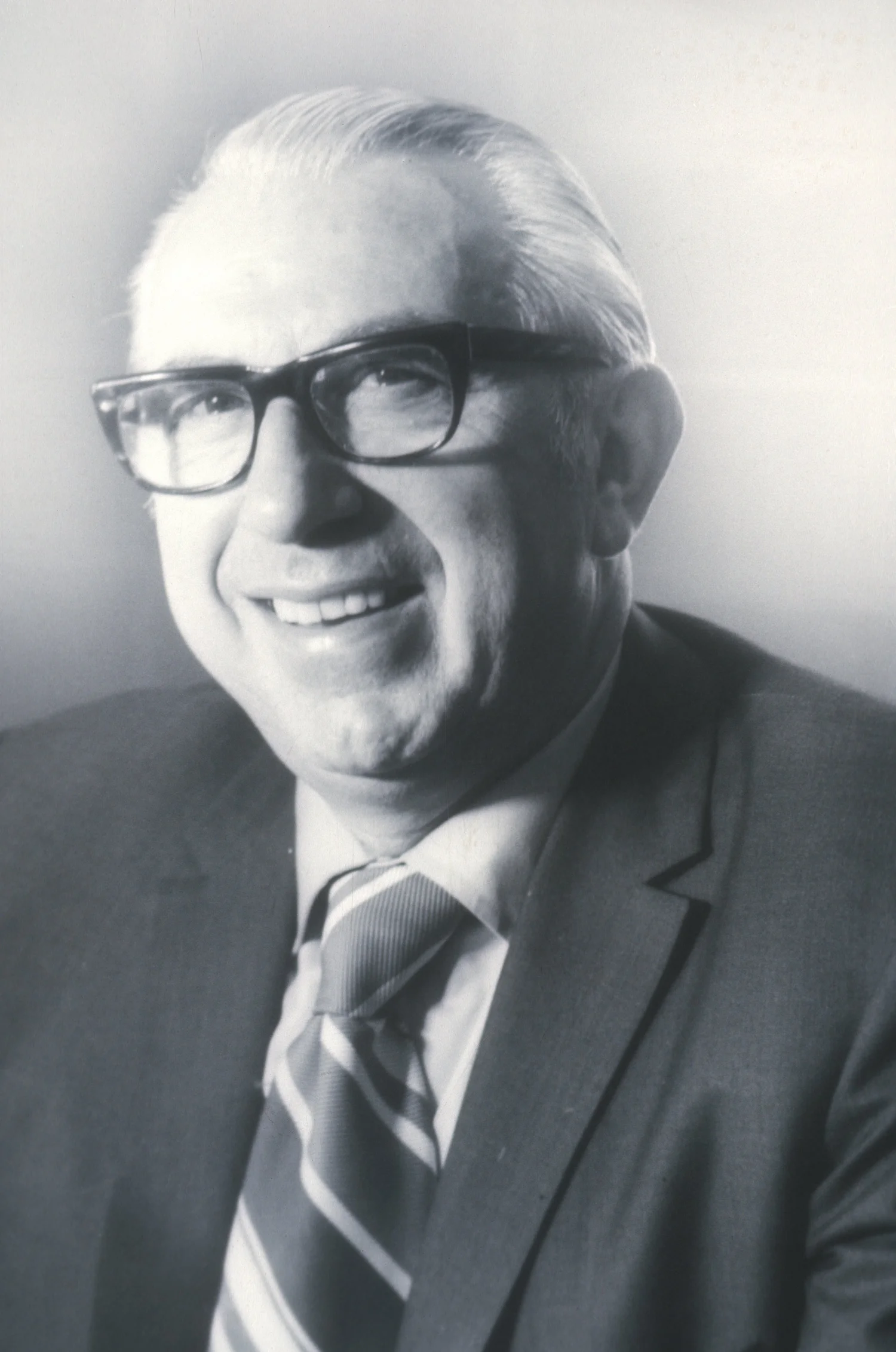 Dr. Alfred Neumann | JFS