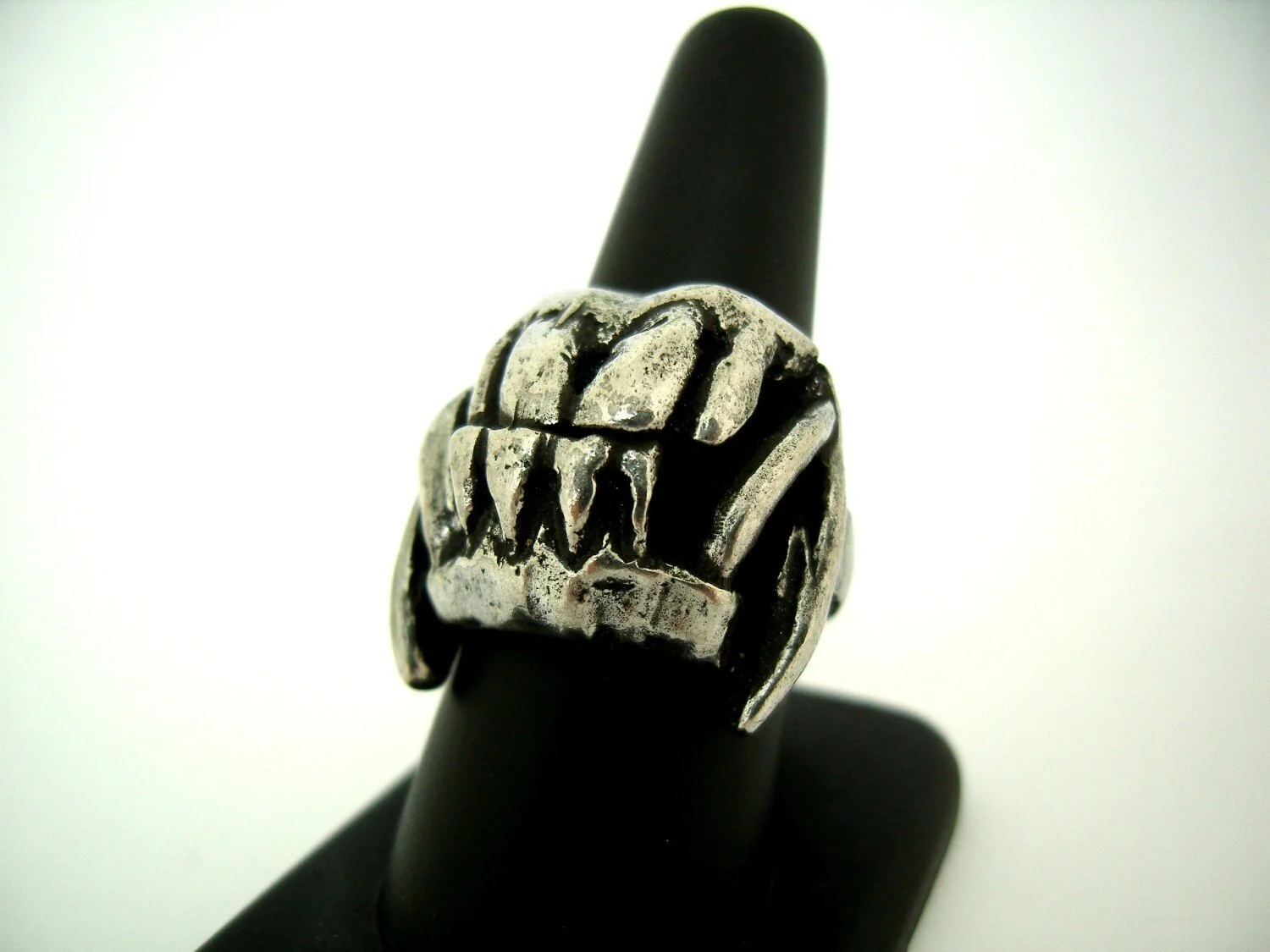 Planchette Ring. Ouija ring. | Martha Rotten