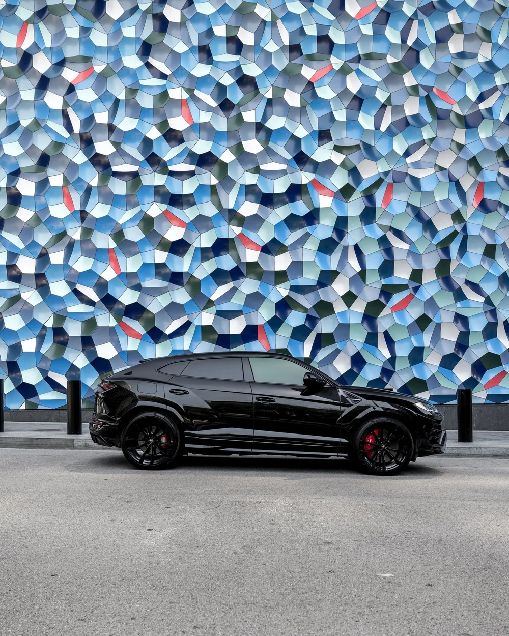 2020 Lamborghini Urus — Black/Red | DS Members Collection®