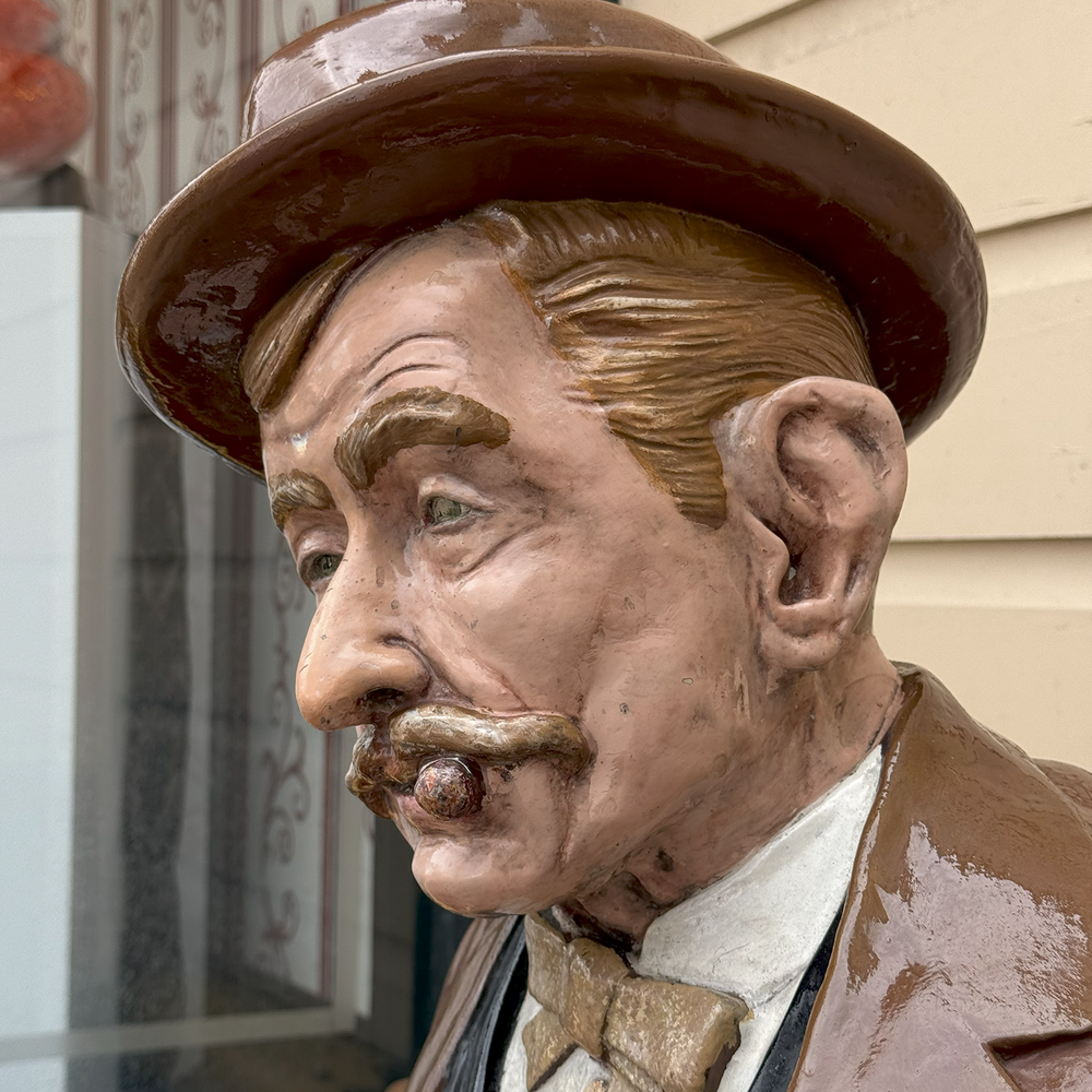 The Bench People - Knott’s Berry Farm - California — Abandoned Places ...