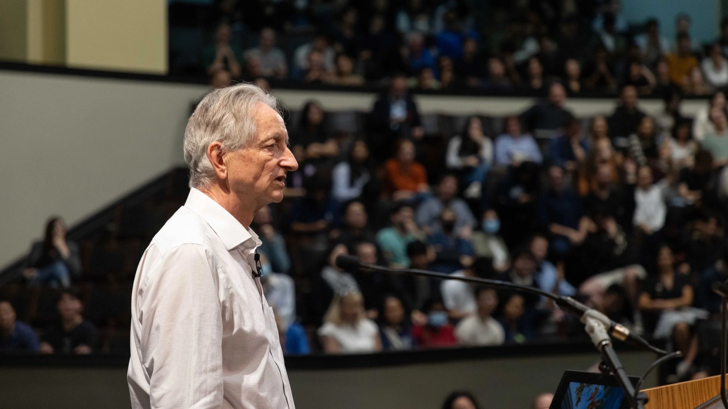 Geoffrey Hinton fields questions from scholars, students during ...