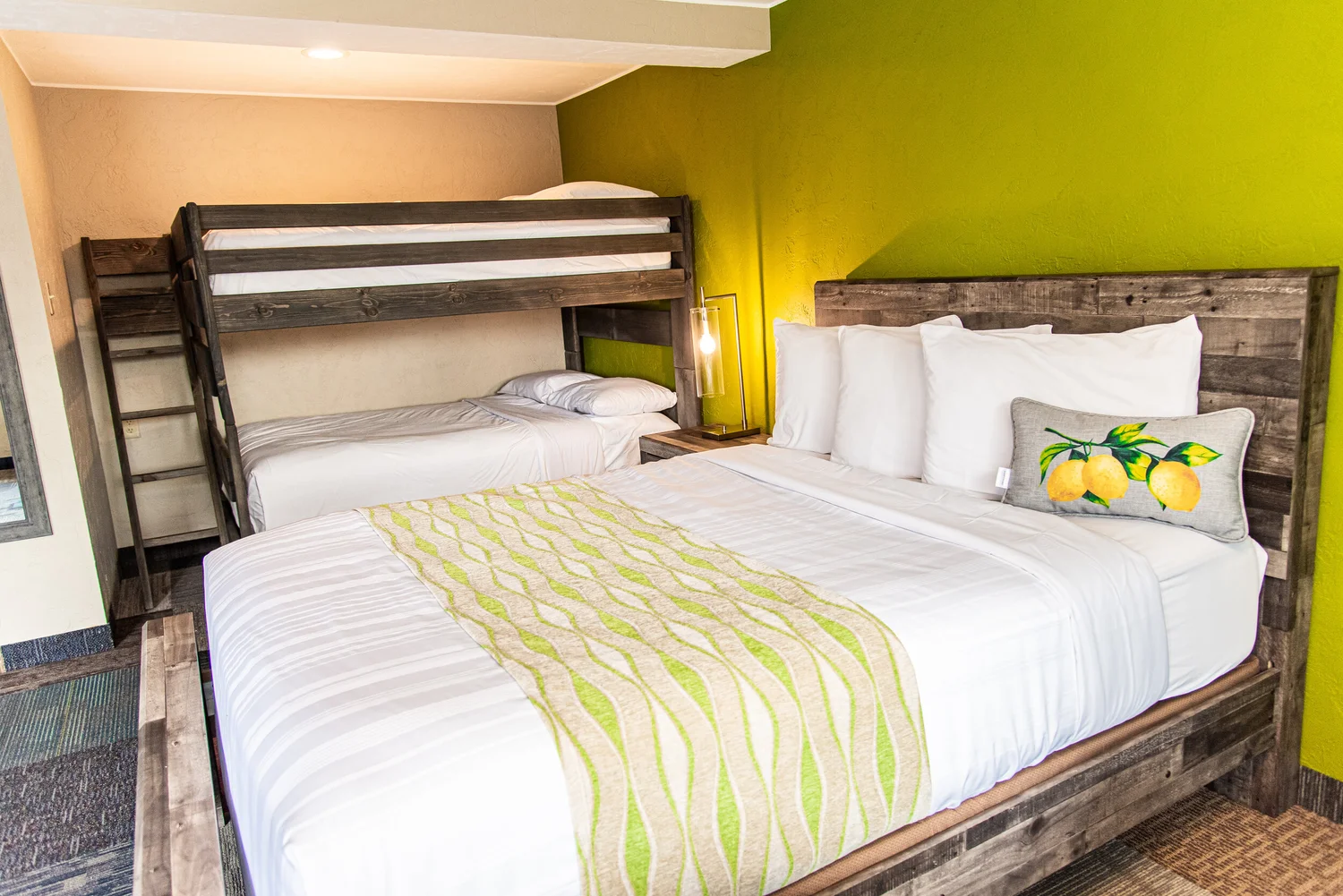 Choose Your Room / Make a Reservation — American Classic Inn