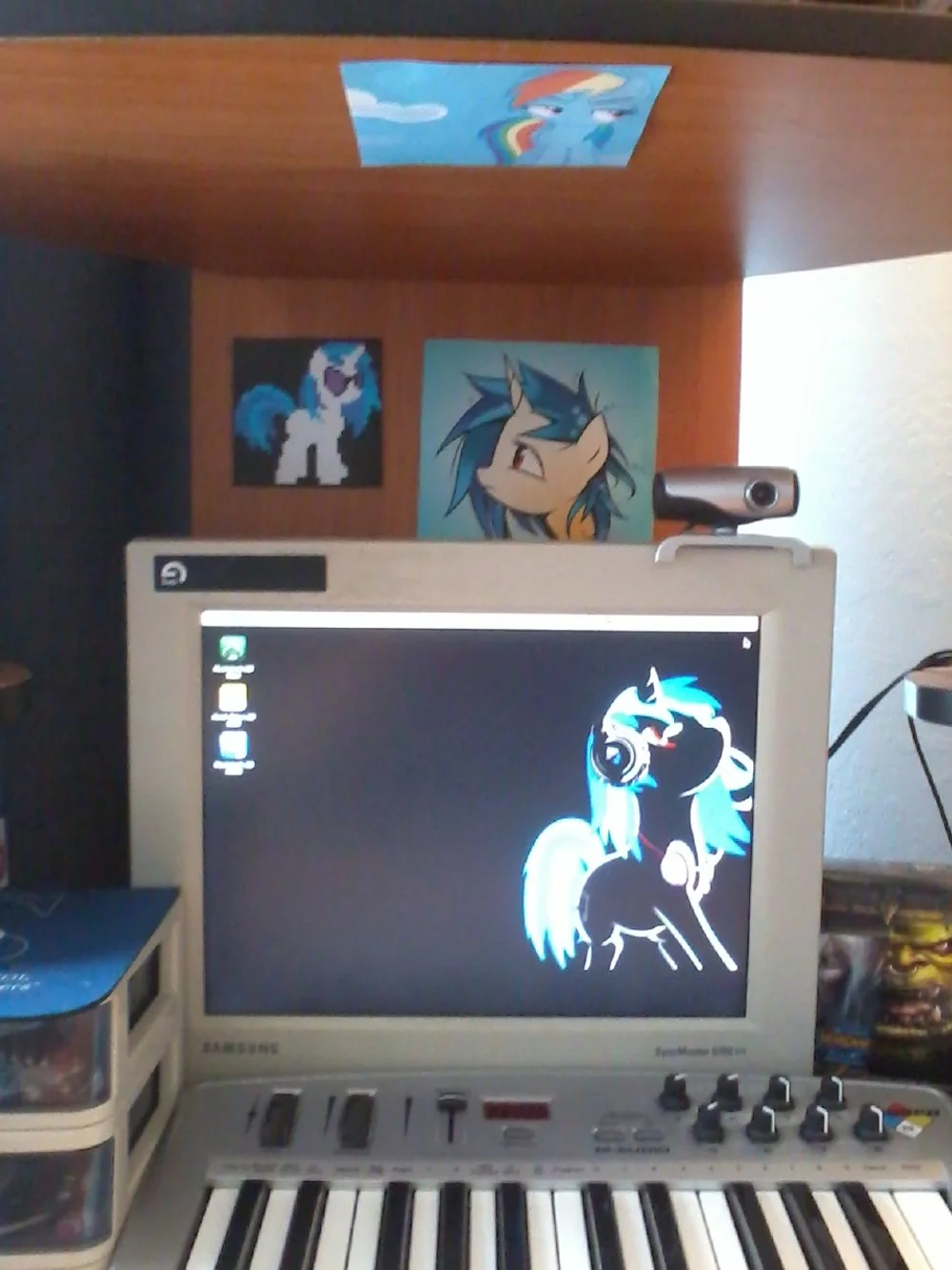 Winter's End — Vylet Pony