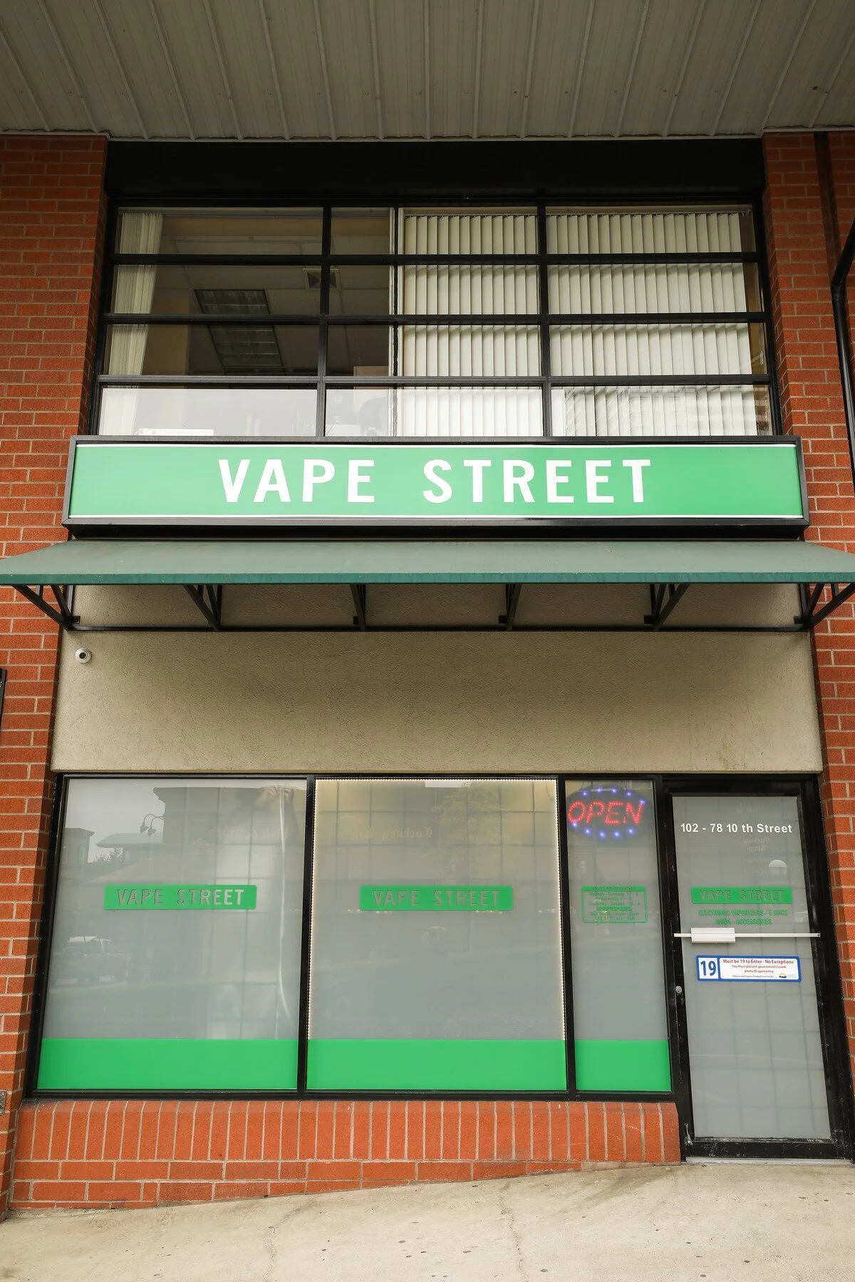 Vape Street — Columbia Square Plaza