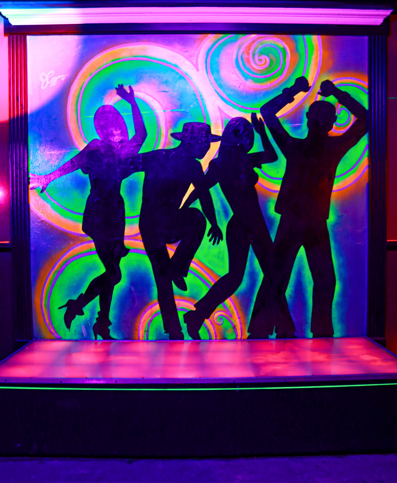EDM Bar — Moondogs