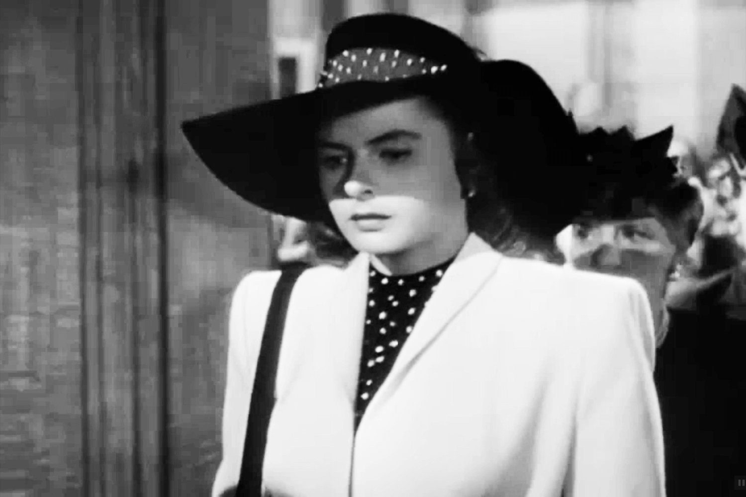 Ingrid Bergman Notorious - Her Classy 1940s Fashion - Classic Critics ...