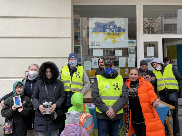 unconnected.org operates within 4 themes to bridge inequality by ...