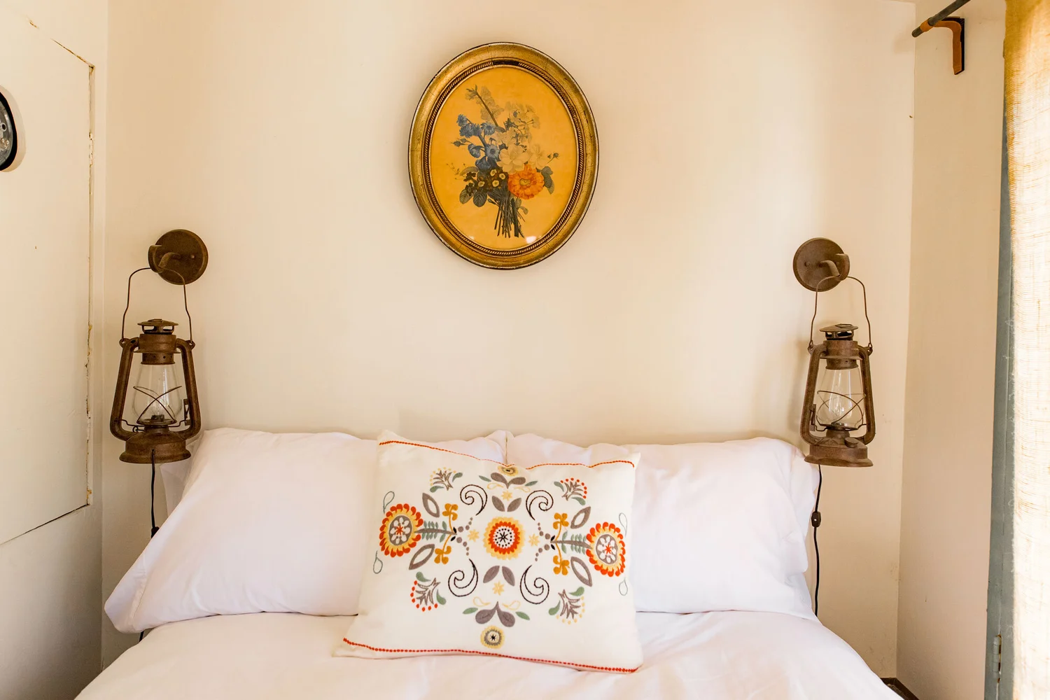 Red Cabin | Book Your Joshua Tree Getaway — Pioneertown Motel