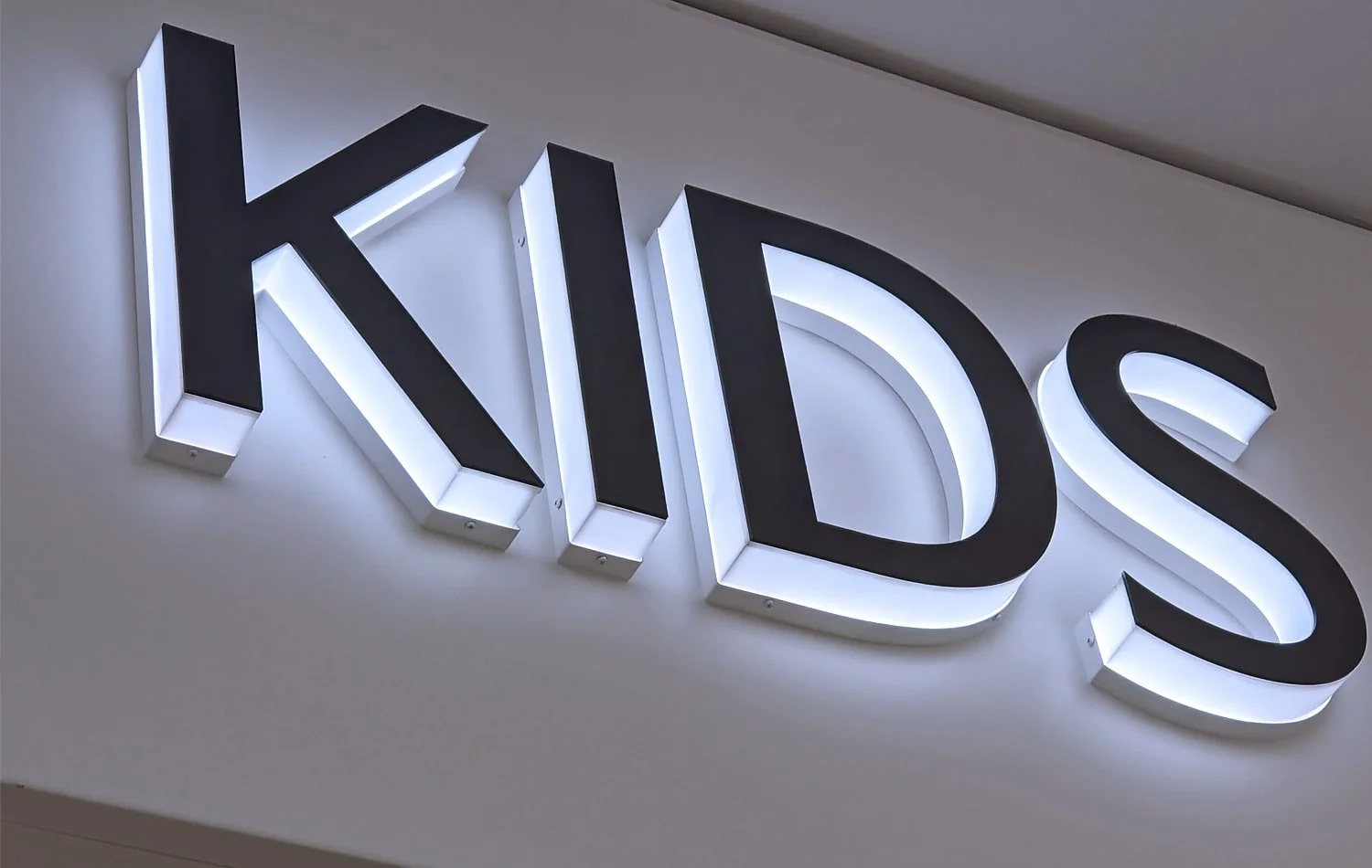 Illuminated Sign Letters | Halo & Facelit Letter Signs | Signs Base