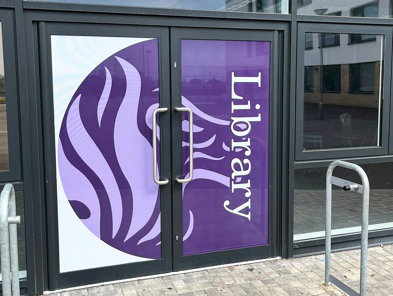Window Graphics UK | Retail Window Advertising & Vinyl Decals | Signs Base