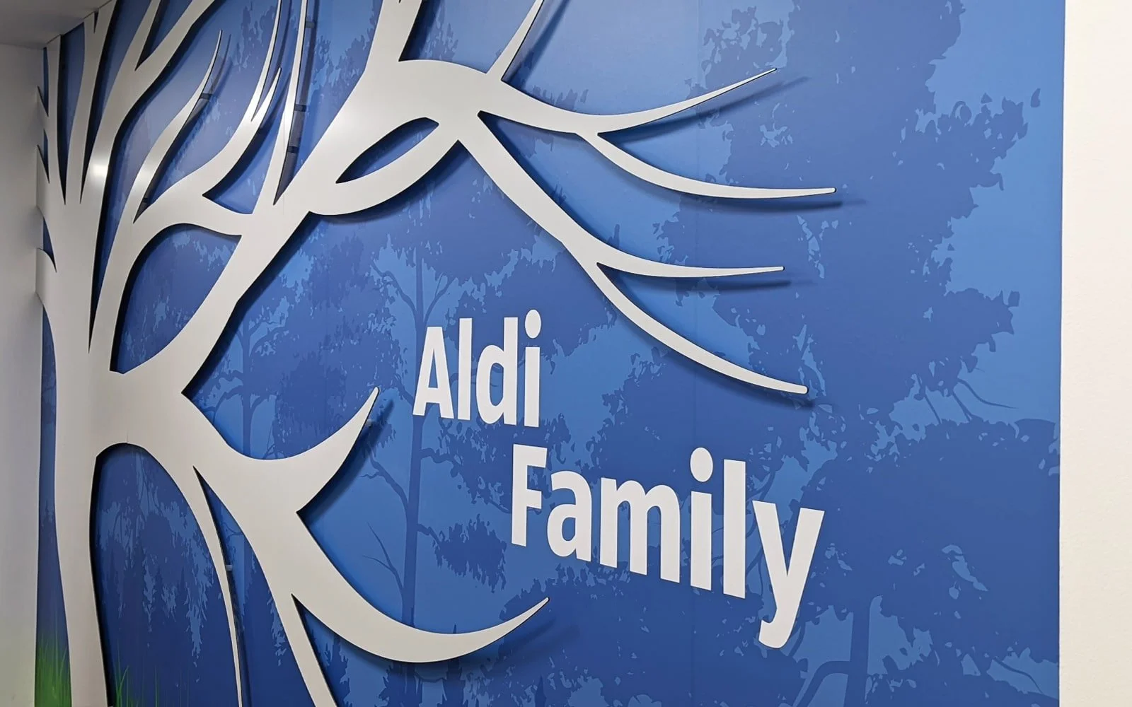 Signage Inspiration | Collaborative Office Wall Graphics | Aldi Case ...