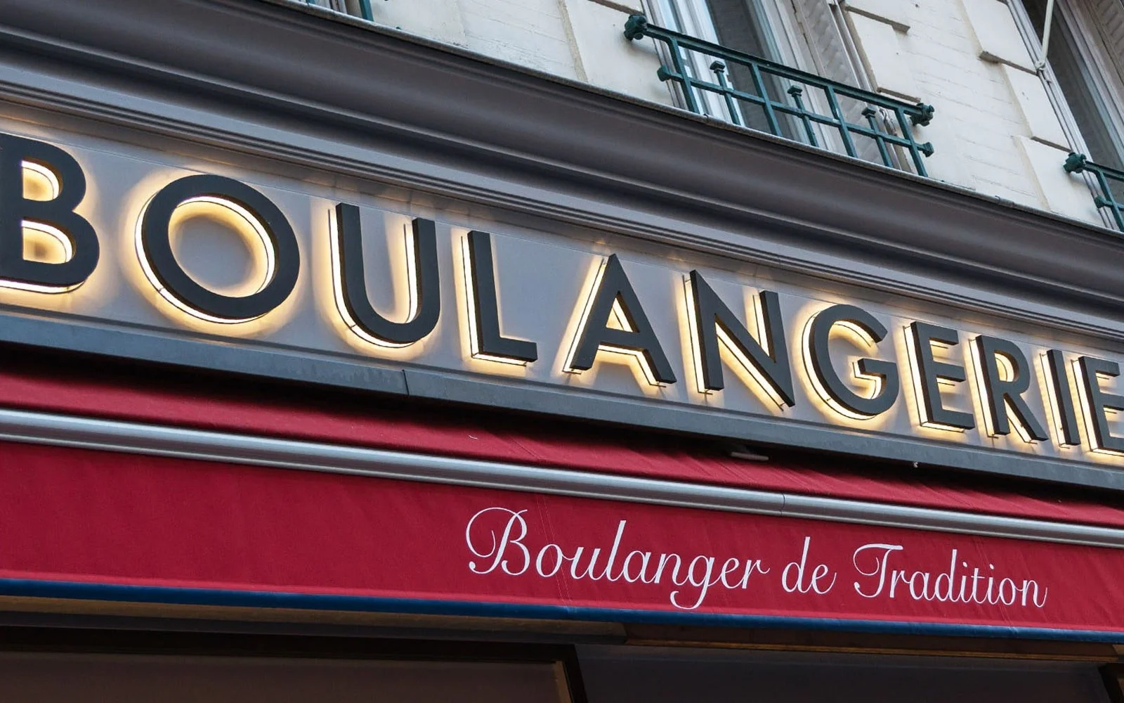 What are the types of illuminated letter signs? | Signs Base