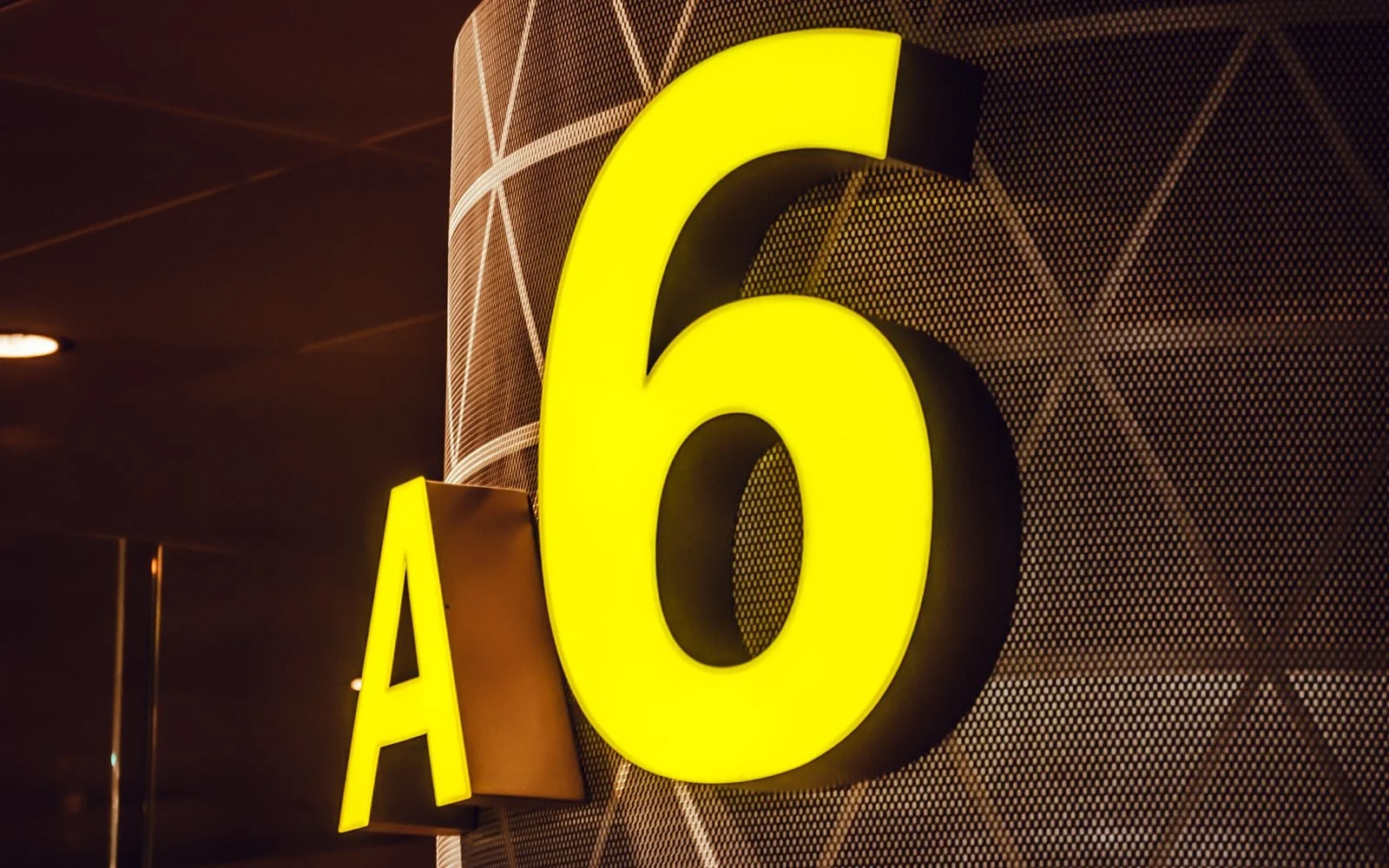 What are the types of illuminated letter signs? | Signs Base