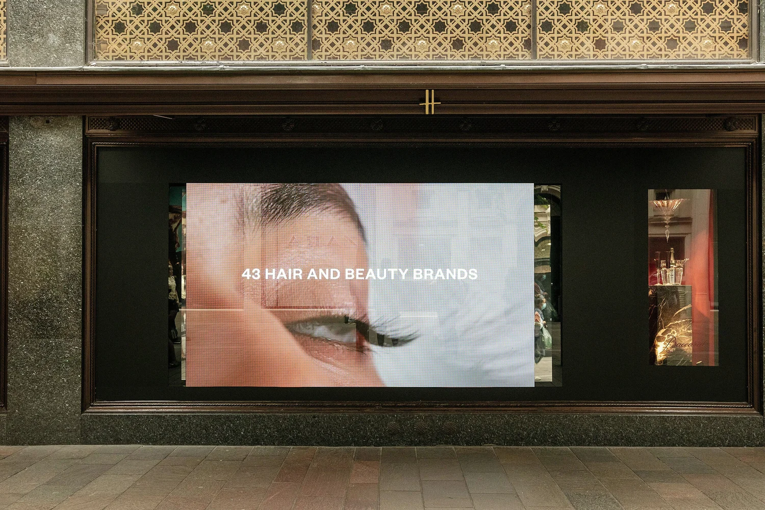 Harrods window display using LED — VAST