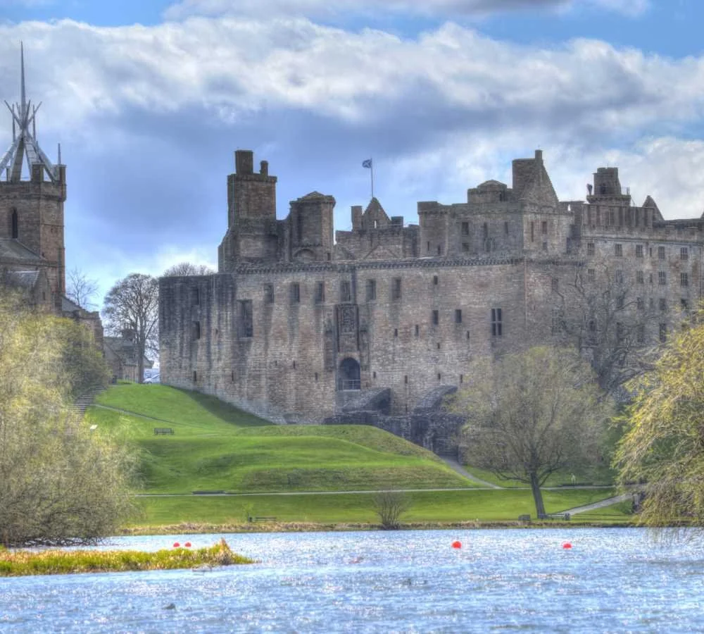 Explore the Fascinating History of Linlithgow Castle in Scotland