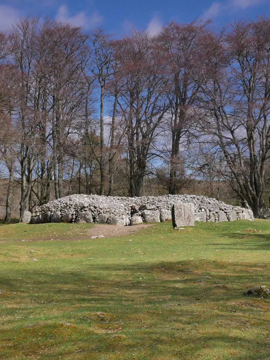 Clava Cairns Scotland: Ancient Mysteries of Neolithic Burial Cairns