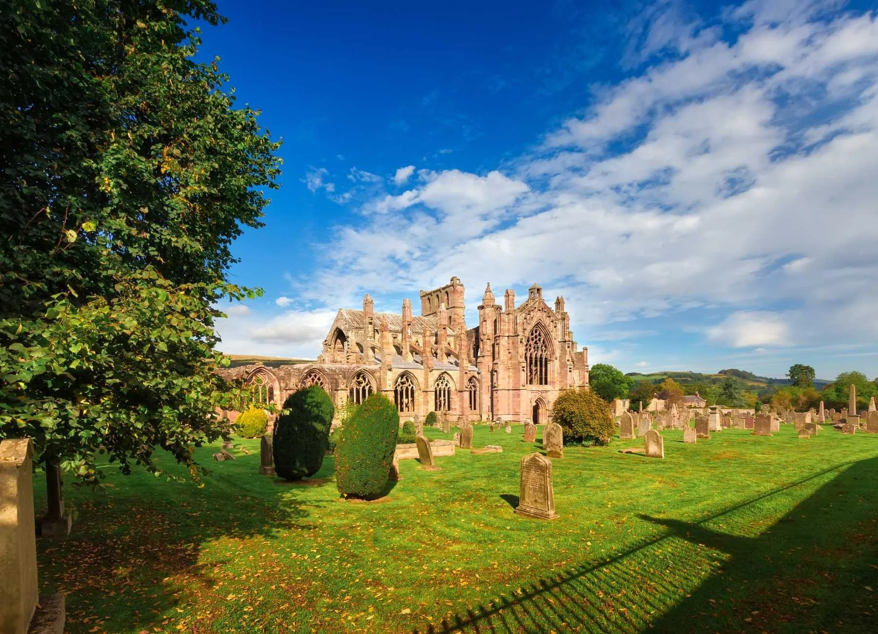 Melrose Abbey: Discover the Splendor of Scotland's Medieval Heritage