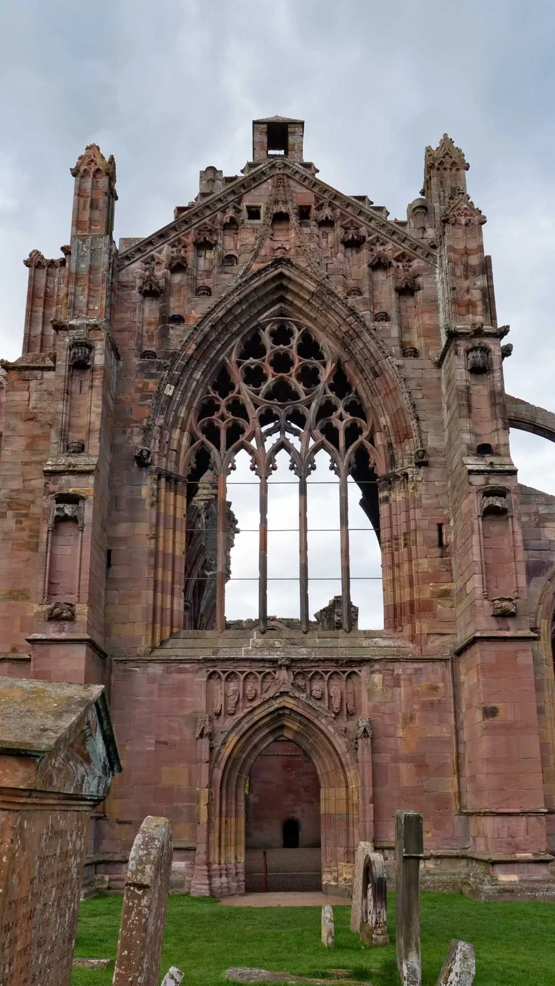 Melrose Abbey: Discover the Splendor of Scotland's Medieval Heritage