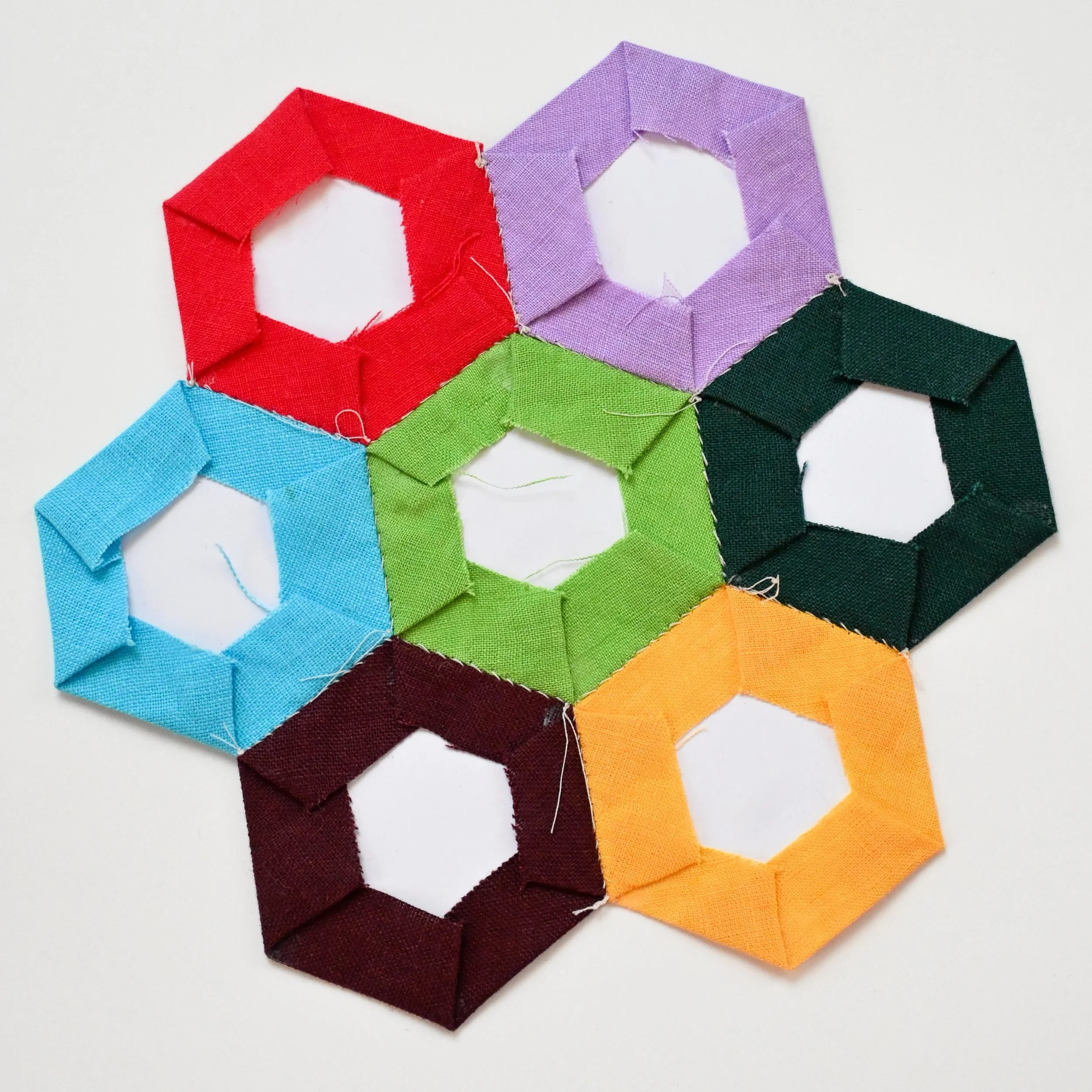 Make a Hexie Wall Flower — DIY Daisy