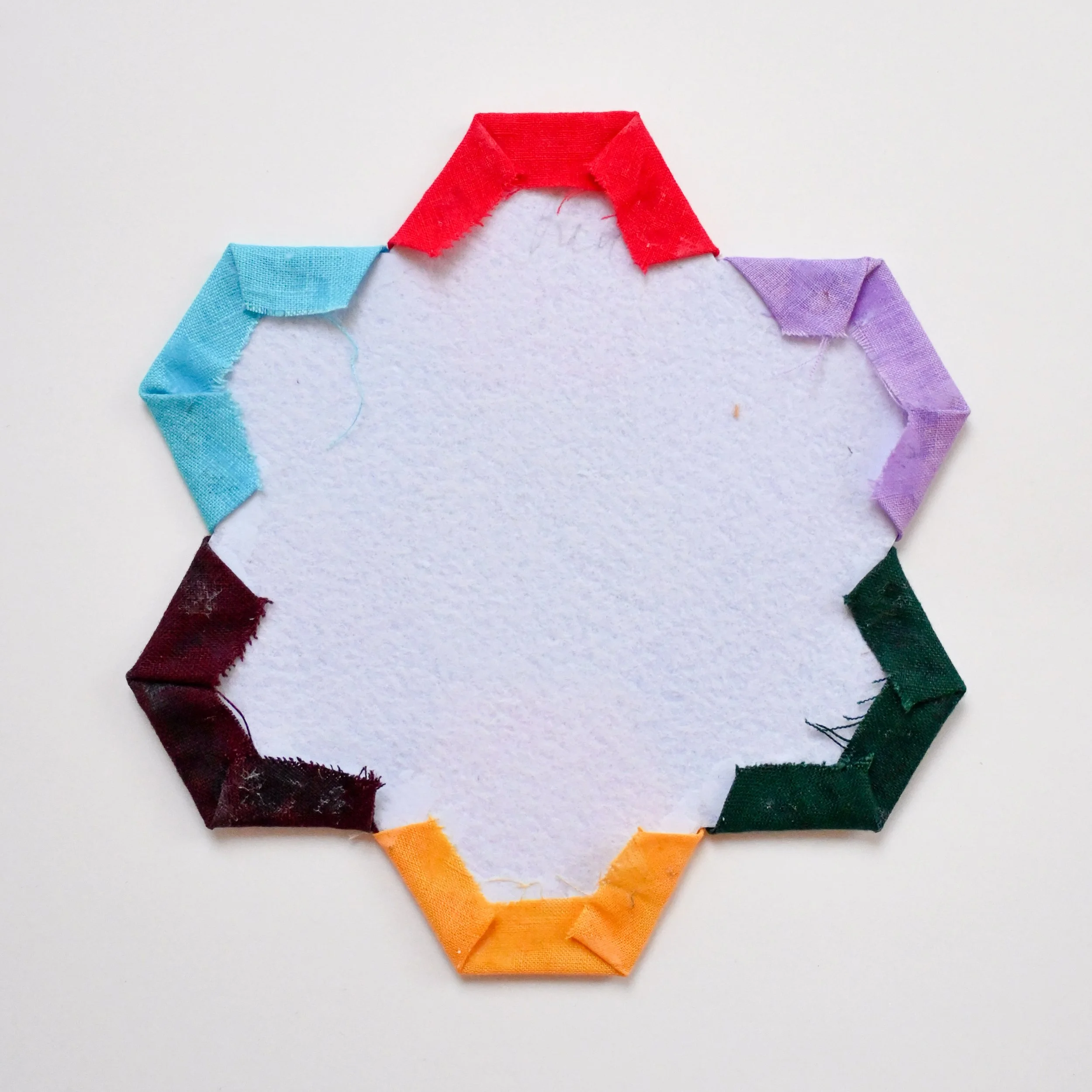 Make a Hexie Wall Flower — DIY Daisy