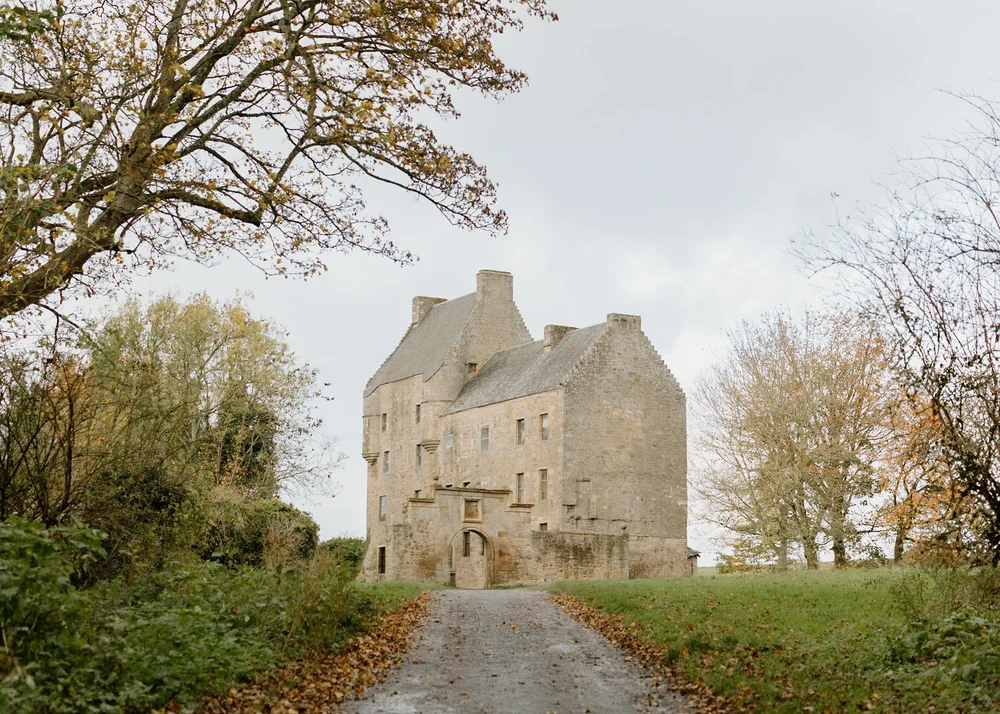 How to Visit Midhope Castle in Scotland: Outlander Lallybroch Location ...