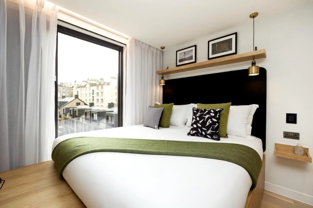 7 Amazing Edinburgh Hotels with Views of Edinburgh Castle