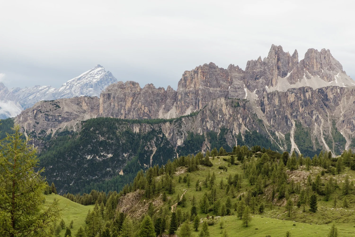 How to Get to Cinque Torri in the Dolomites (3 Best Ways + Map)