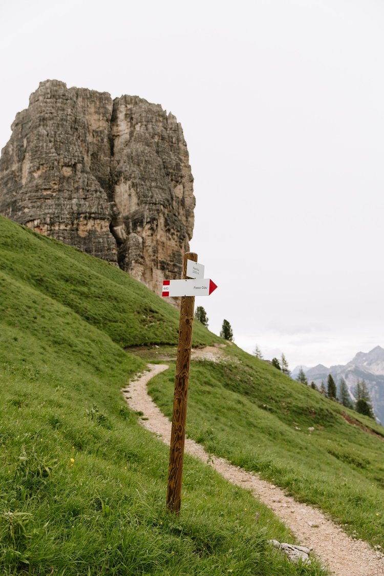 How to Get to Cinque Torri in the Dolomites (3 Best Ways + Map)