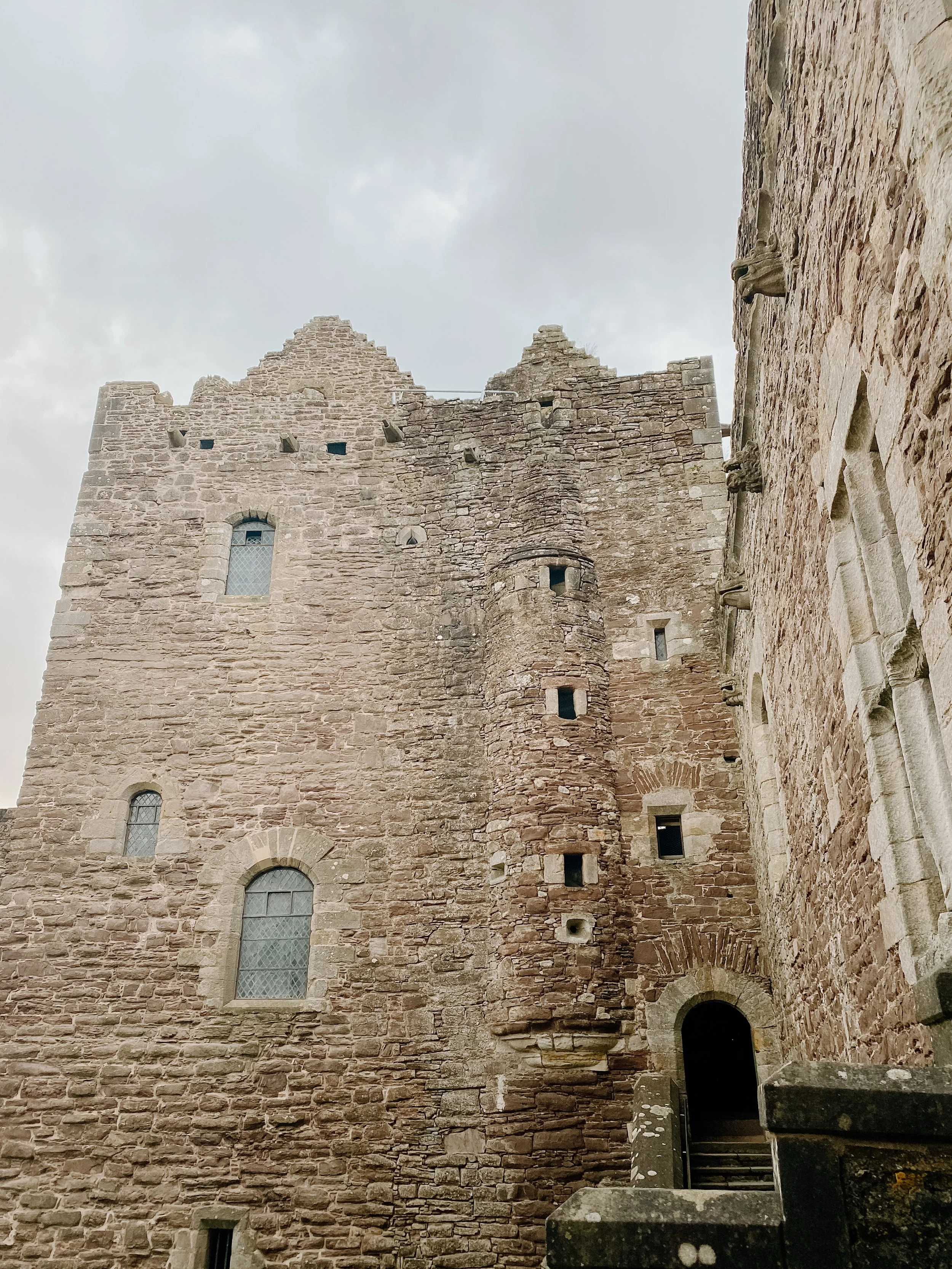 How to Visit Castle Leoch from Outlander: Doune Castle in Scotland ...
