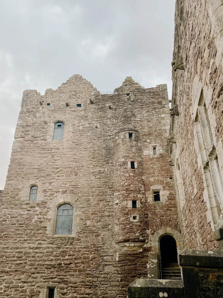 How to Visit Castle Leoch from Outlander: Doune Castle in Scotland ...