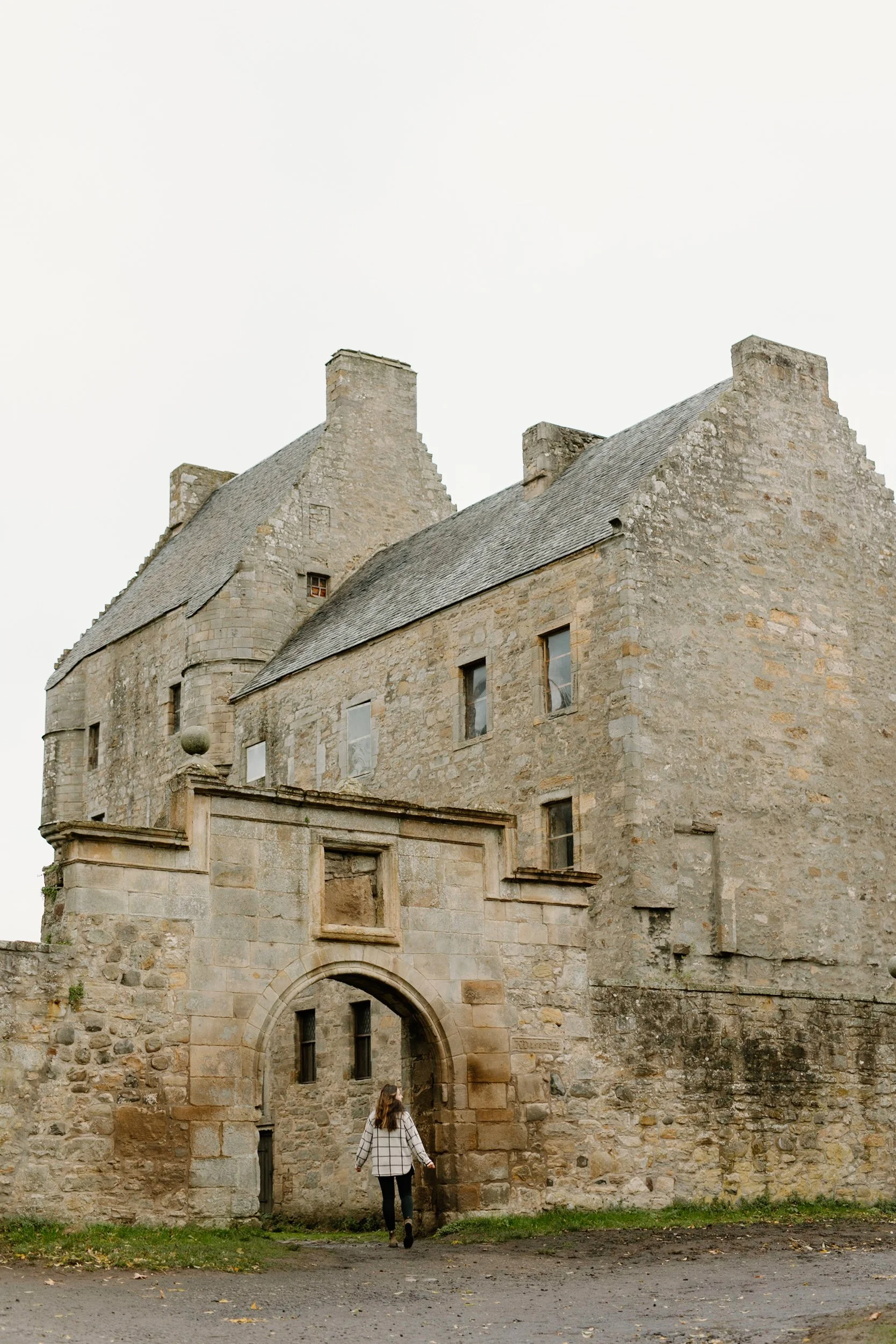 How to Visit Castle Leoch from Outlander: Doune Castle in Scotland ...