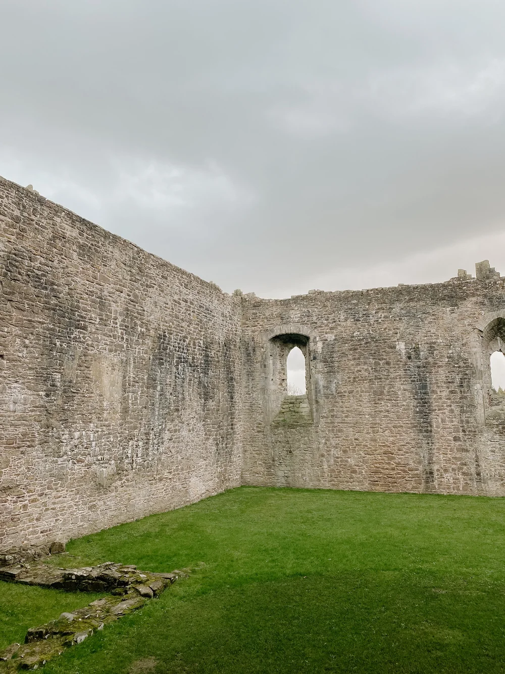 How to Visit Castle Leoch from Outlander: Doune Castle in Scotland ...