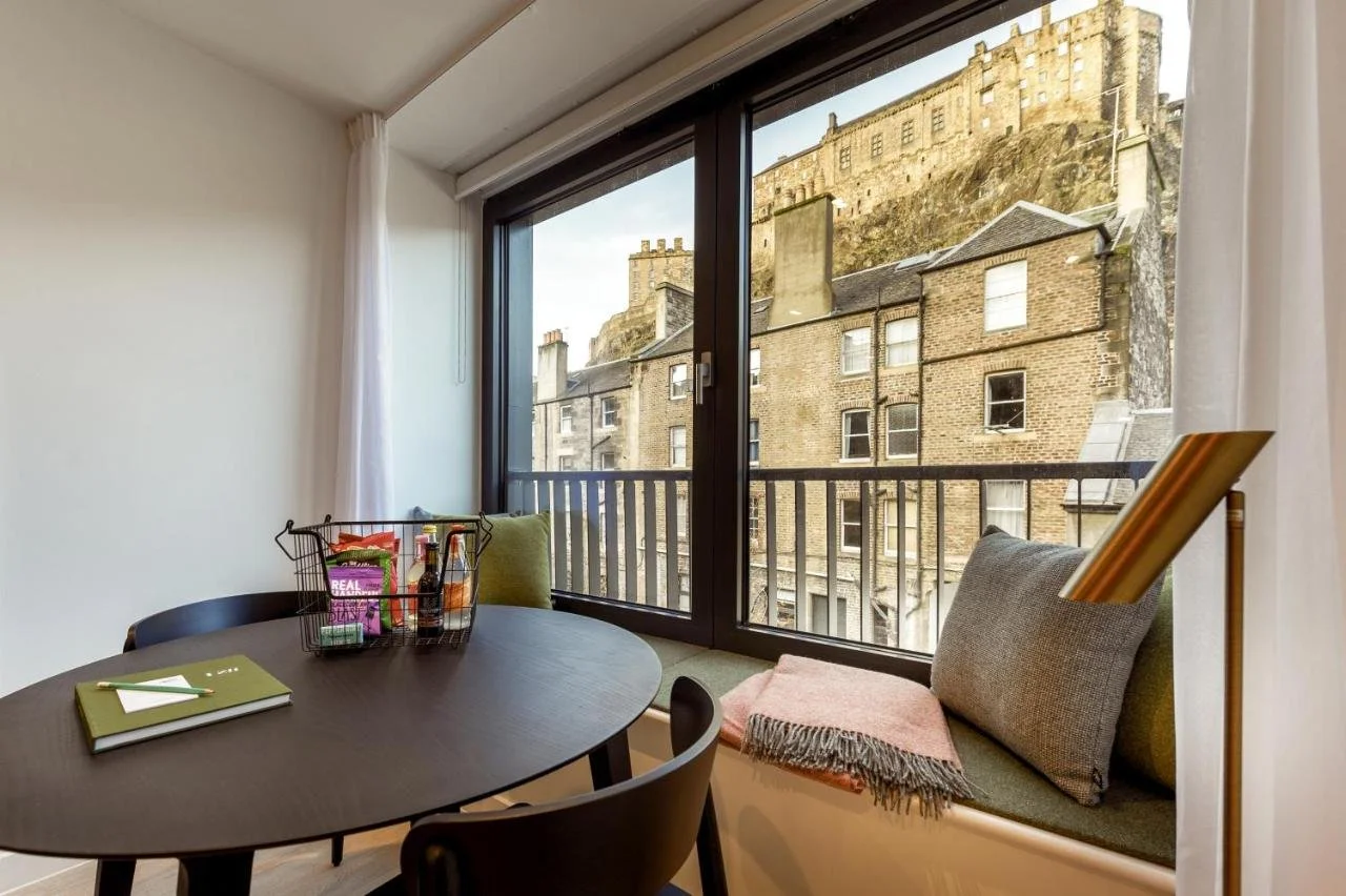 7 Amazing Edinburgh Hotels with Views of Edinburgh Castle