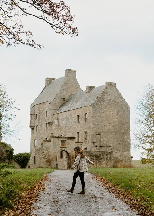 How to Visit Midhope Castle in Scotland: Outlander Lallybroch Location ...