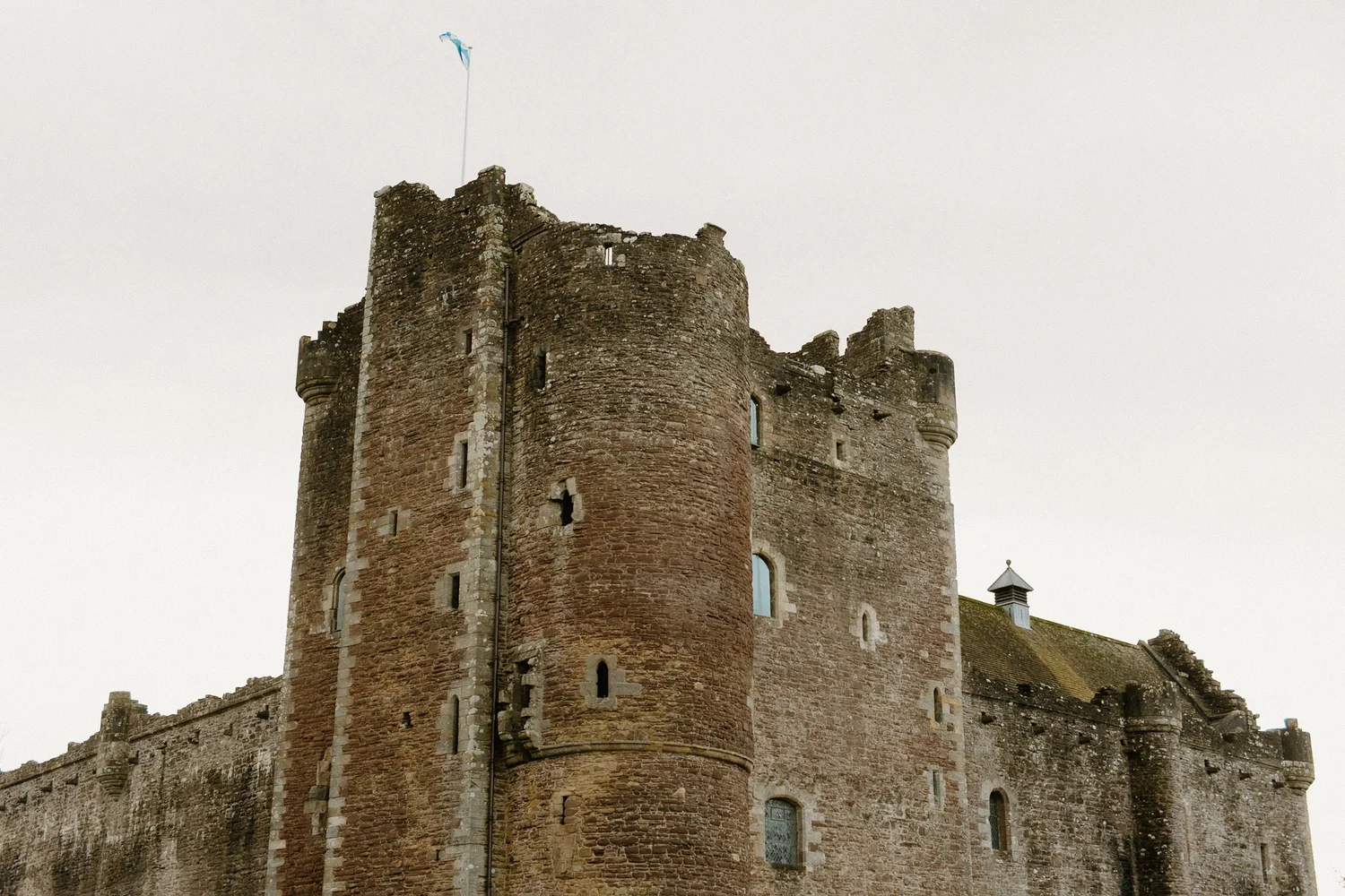 How to Visit Castle Leoch from Outlander: Doune Castle in Scotland ...