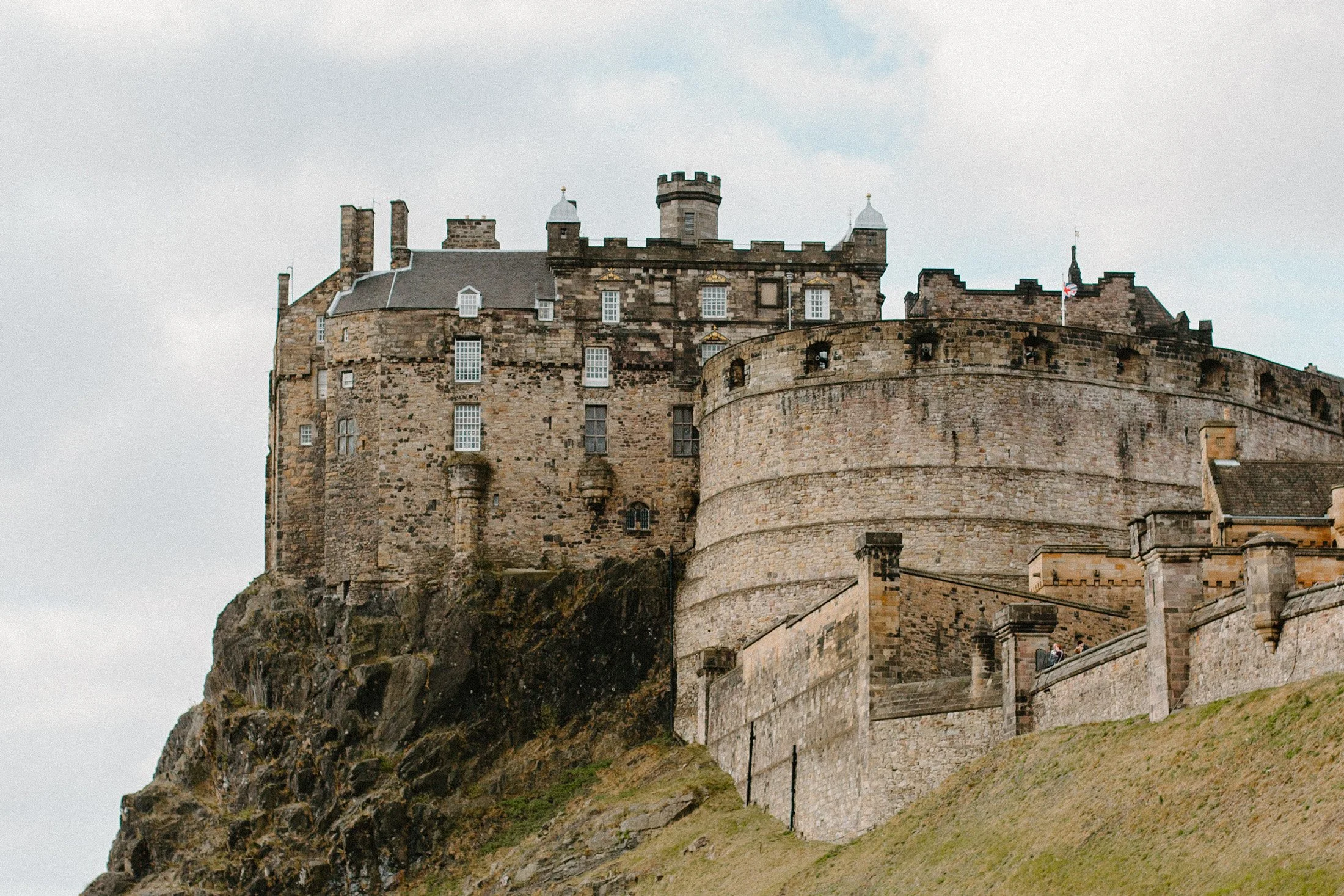 7 Amazing Edinburgh Hotels with Views of Edinburgh Castle